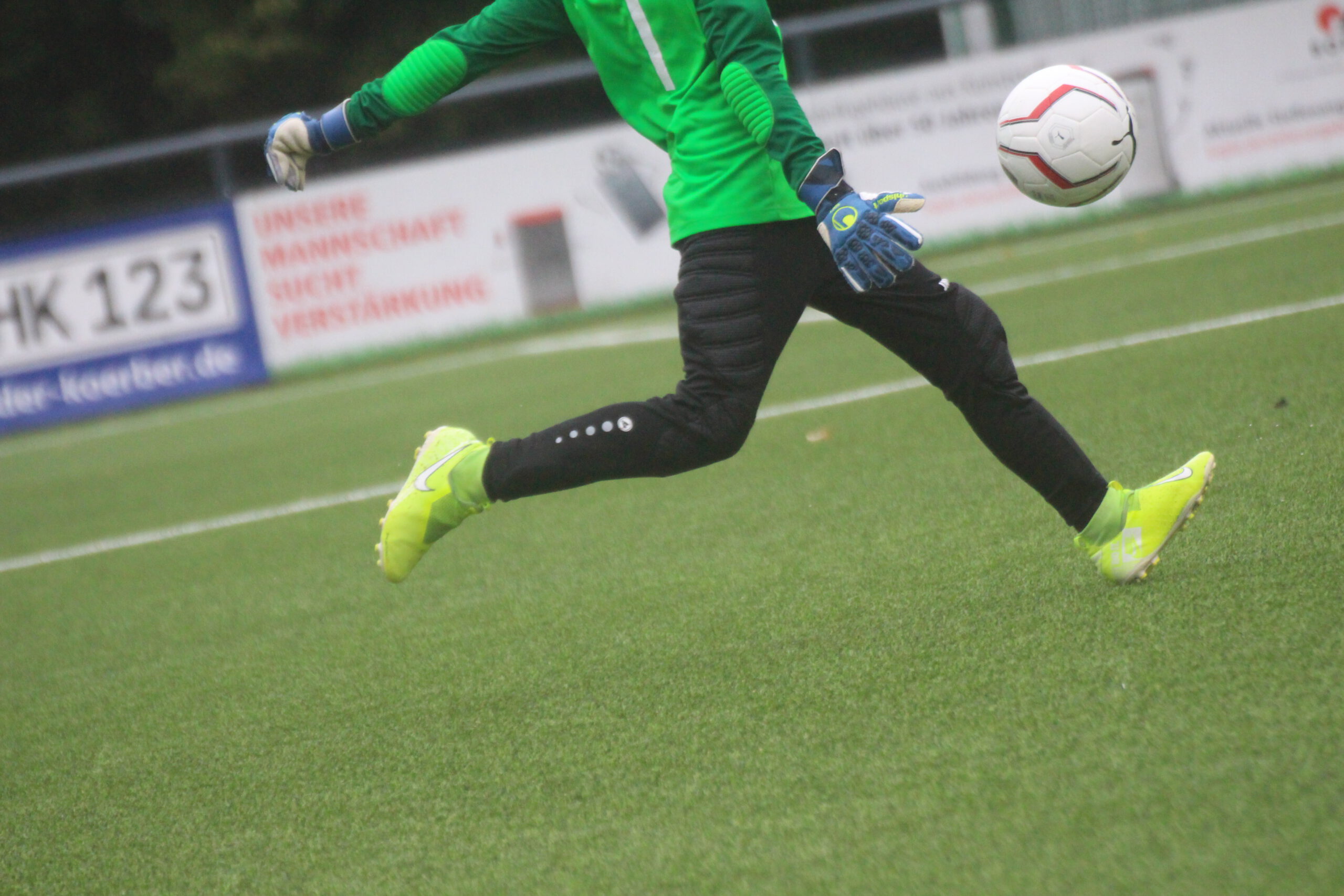 B2 spät geschockt – E2-Torhüter überzeugen – FC Rot-Weiß Kirchlengern